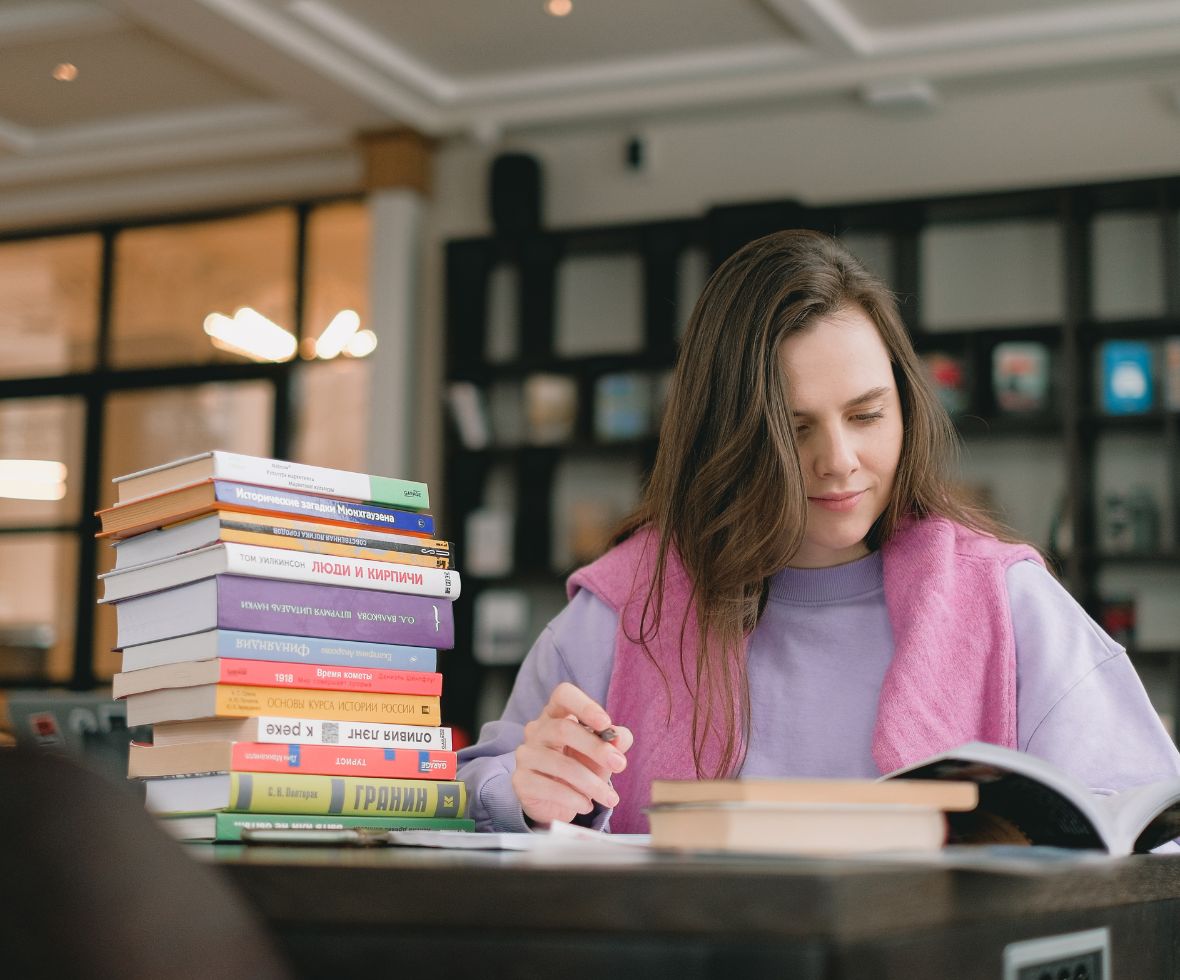 Writing an Academic Book Review: Meaning, Stages to Follow, and Format ...